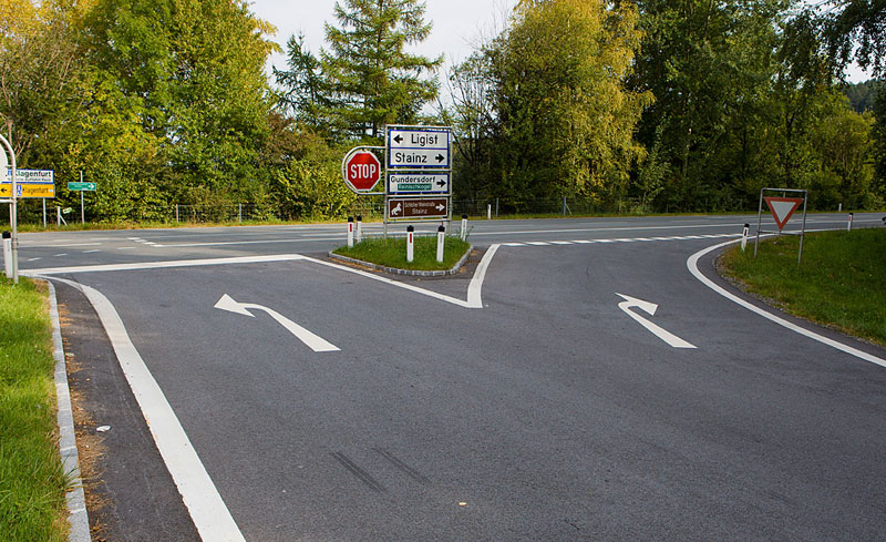 Fahrschule Fürböck in Mödling: Haltlinie